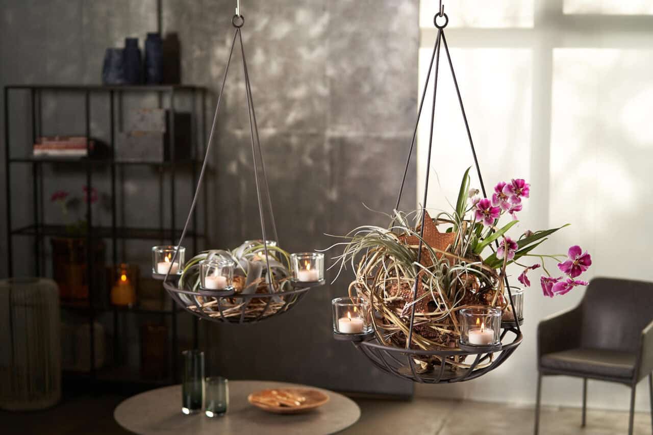Accessoires floral dekoriert für die Weihnachtszeit - blooms.de
